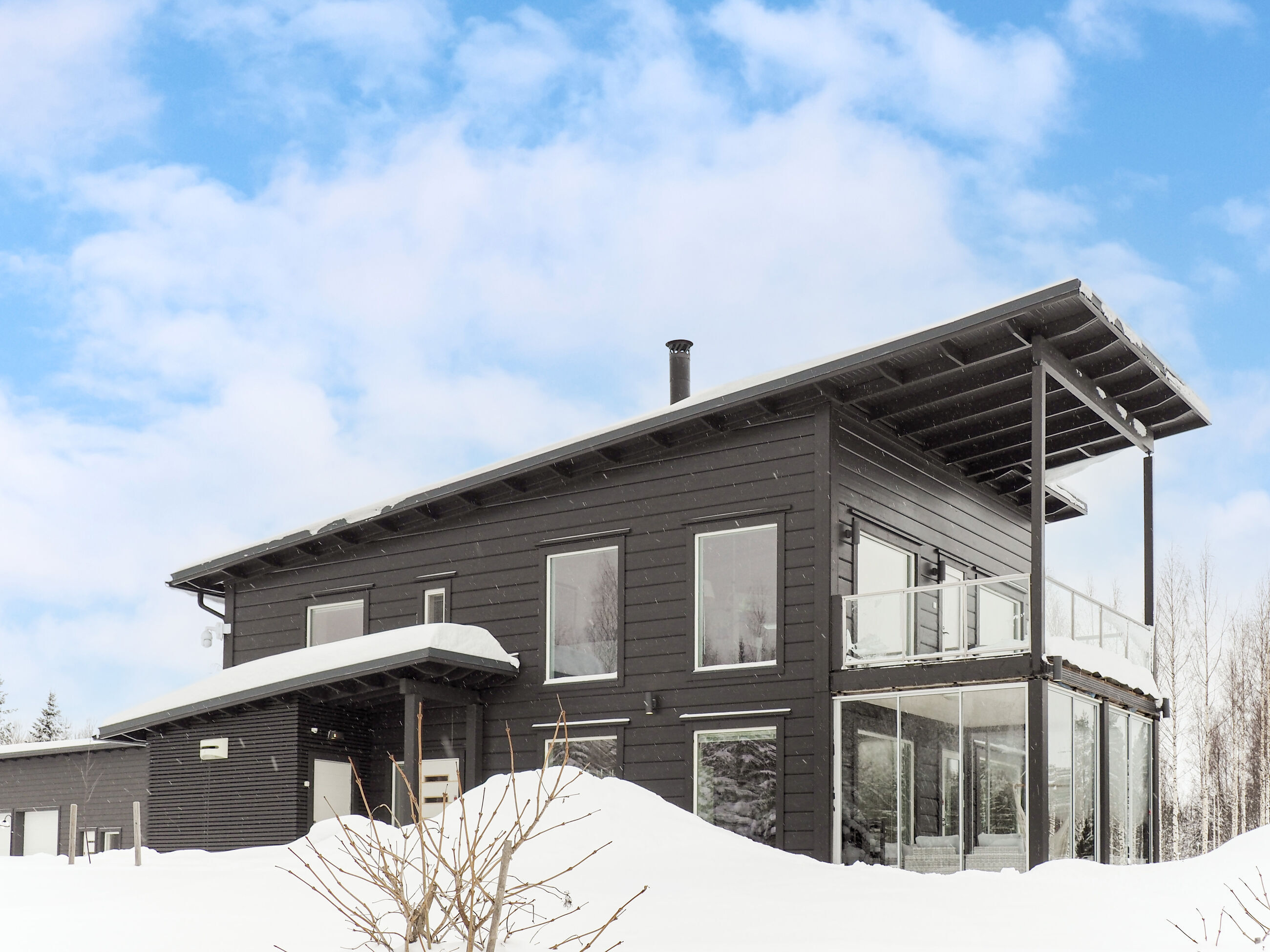 Viikon helmi: moderni hirsitalo Oulujärven rannalla - Etuovi.com Koti